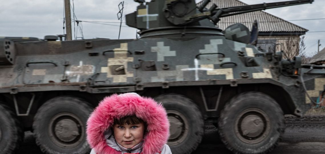 Children forced to grow up fast in Ukraine's frontline towns | Buenos ...