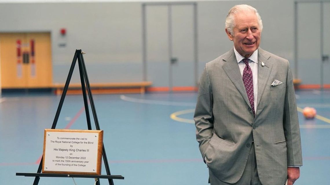 El Rey Carlos III asumió tras la muerte de su madre y enfrentó las ...