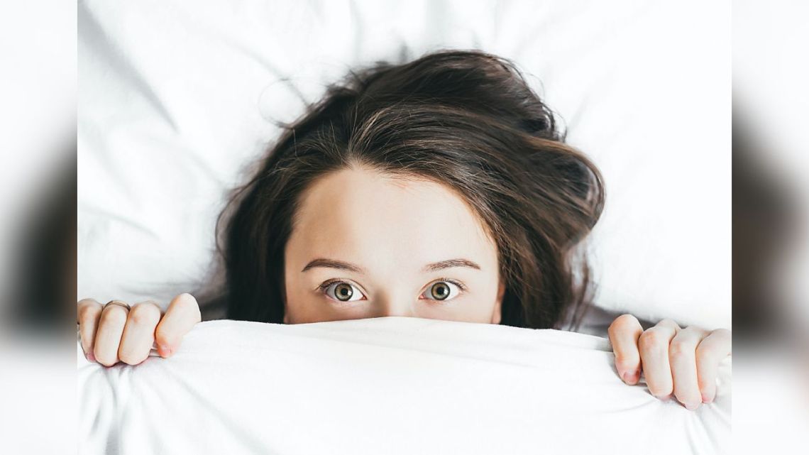 Descargas eléctricas, ruidos y luces: usuarios que pagan por despertar ...