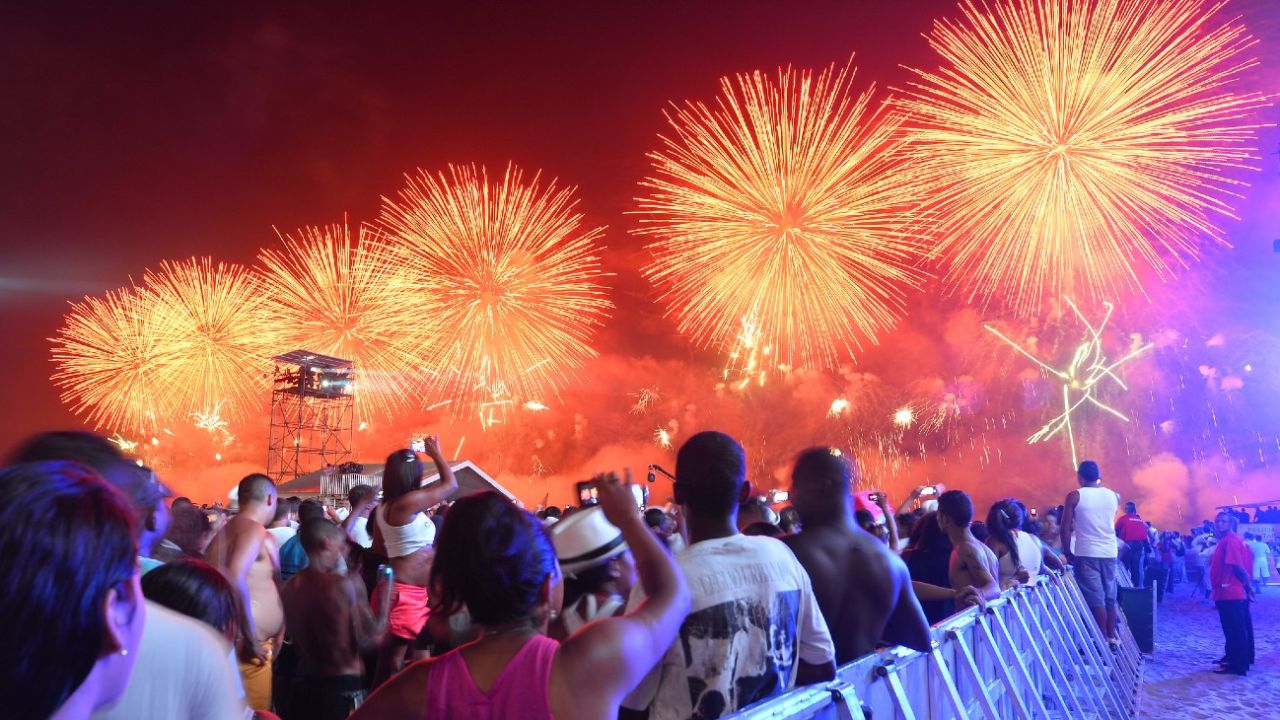Así se celebra el fin de año en Brasil: le dicen Reveillon y es la ...