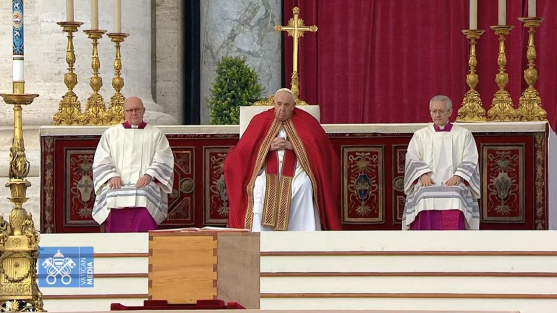 Francisco encabezó el funeral de Benedicto XVI | Perfil