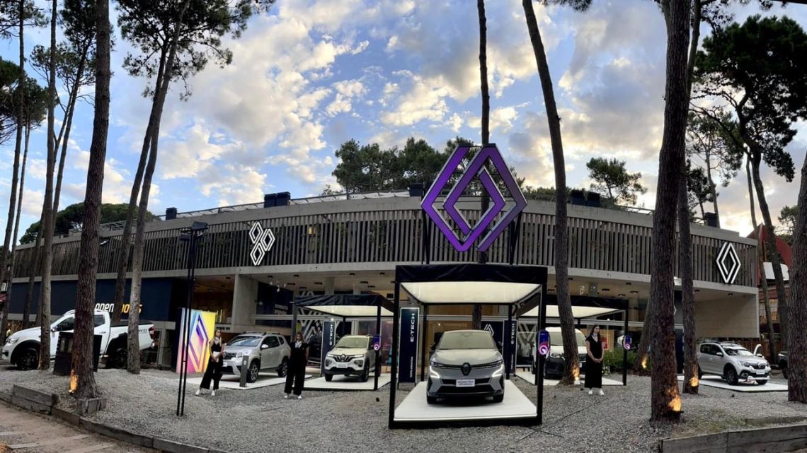 Renovación y futuro: Renault Summer Experience, el despliegue de ...