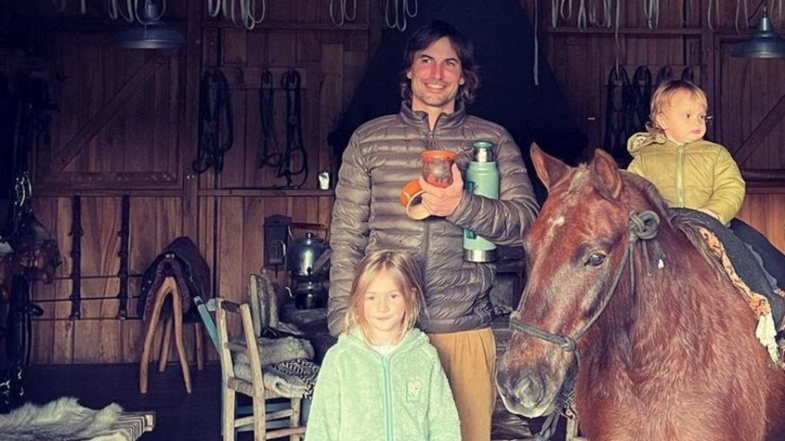 Jakob Von Plessen hizo una cabalgata junto a sus hijos Malaika y Viggo ...
