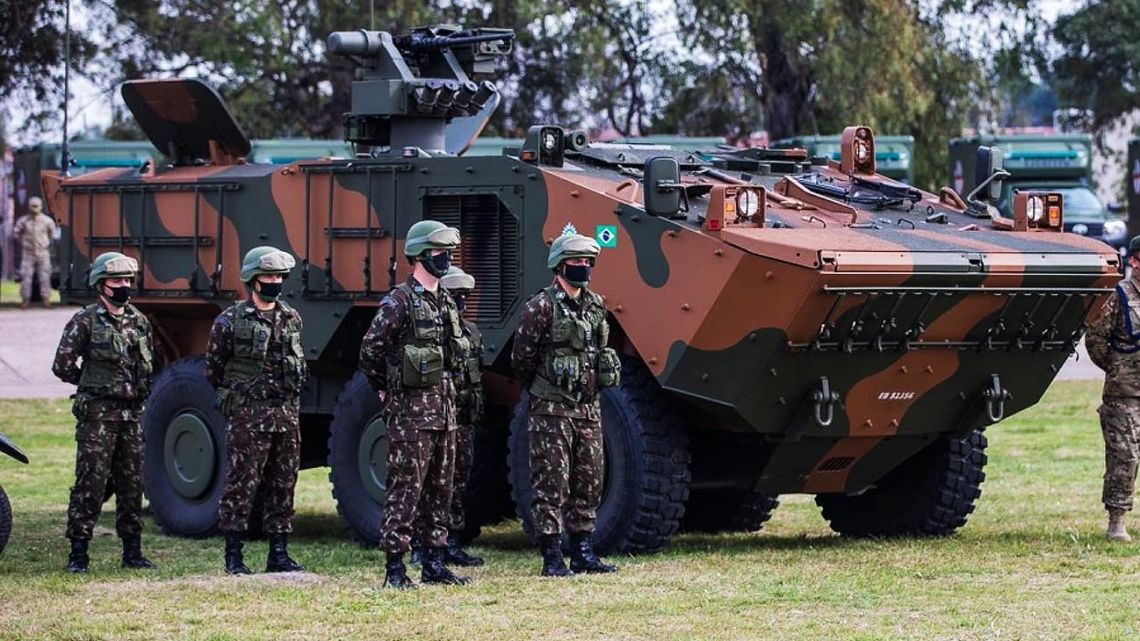 Argentina y Brasil negocian la compra de 156 vehículos blindados para ...