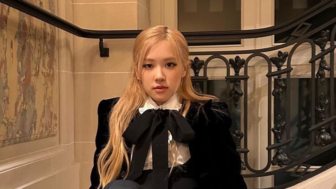 El look de Rosé para una cena con Emmanuel y Brigitte Macron que generó ...