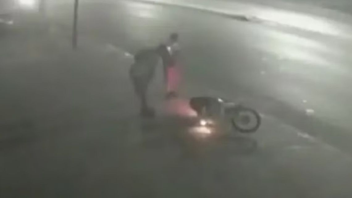 Imágenes impactantes: le quisieron robar el celular, se resistió y lo ...