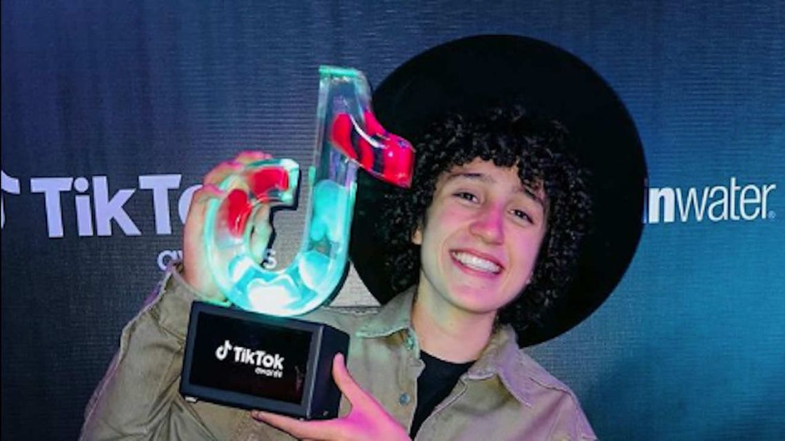Un joven que comparte su vida en la granja ganó un premio como mejor ...