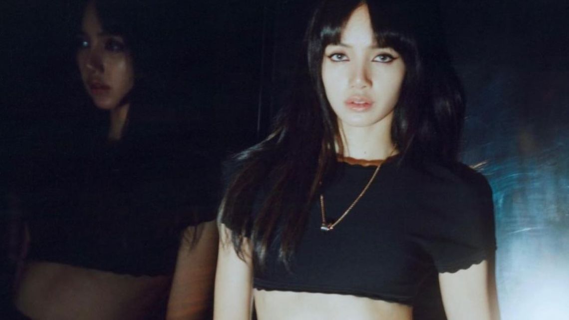 Lisa de BLACKPINK posó como musa de Victoria Beckham en una sesión de ...