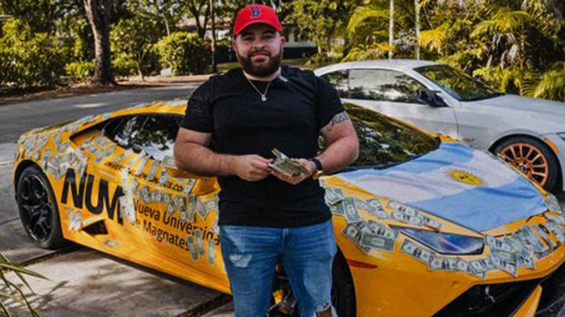 Mauro Stendel, el influencer argentino que envió palas al Congreso | Perfil