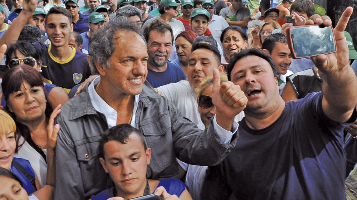 Precandidato: Scioli avisa desde Brasil que se anota y "puede llevar a ...