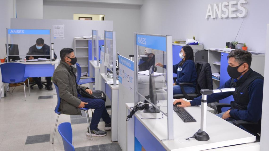 ANSES: quiénes cobran haberes la cuarta semana de agosto de 2023 | Perfil
