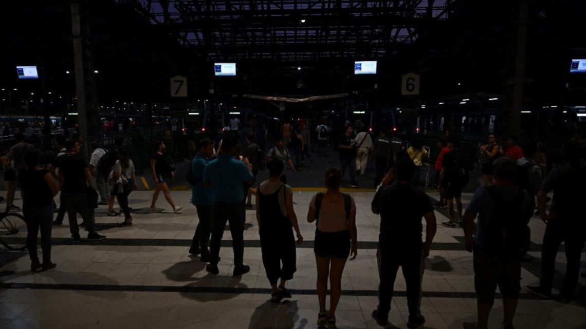 Masivo apagón afectó a 20 millones de personas en Buenos Aires y varias ...