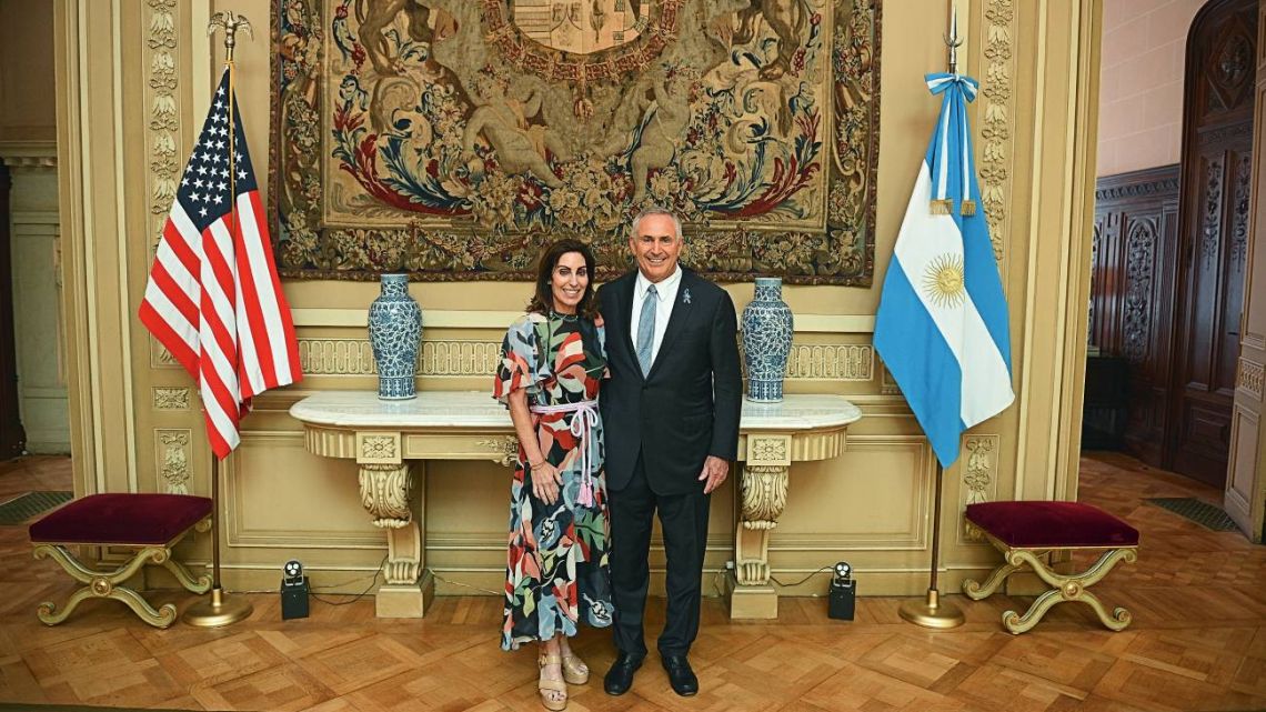 Marc Stanley Embajador De Estados Unidos Y Su Esposa Wendy En
