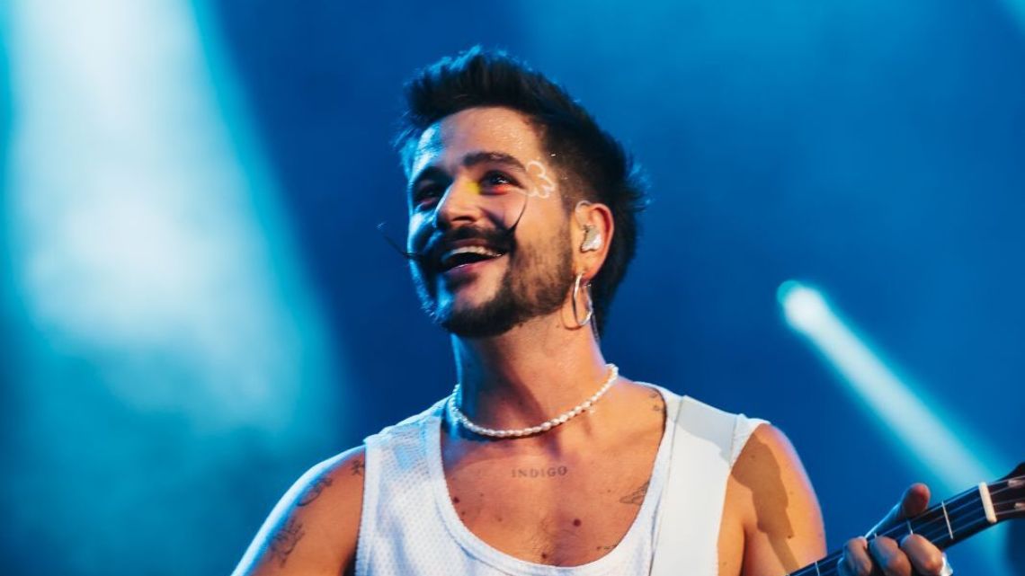 Camilo se presentó en Buenos Aires y cantó la canción de la hinchada ...