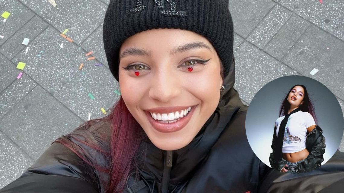 Emilia Mernes y su look fusionado: botas de jean, short y corbata | Caras