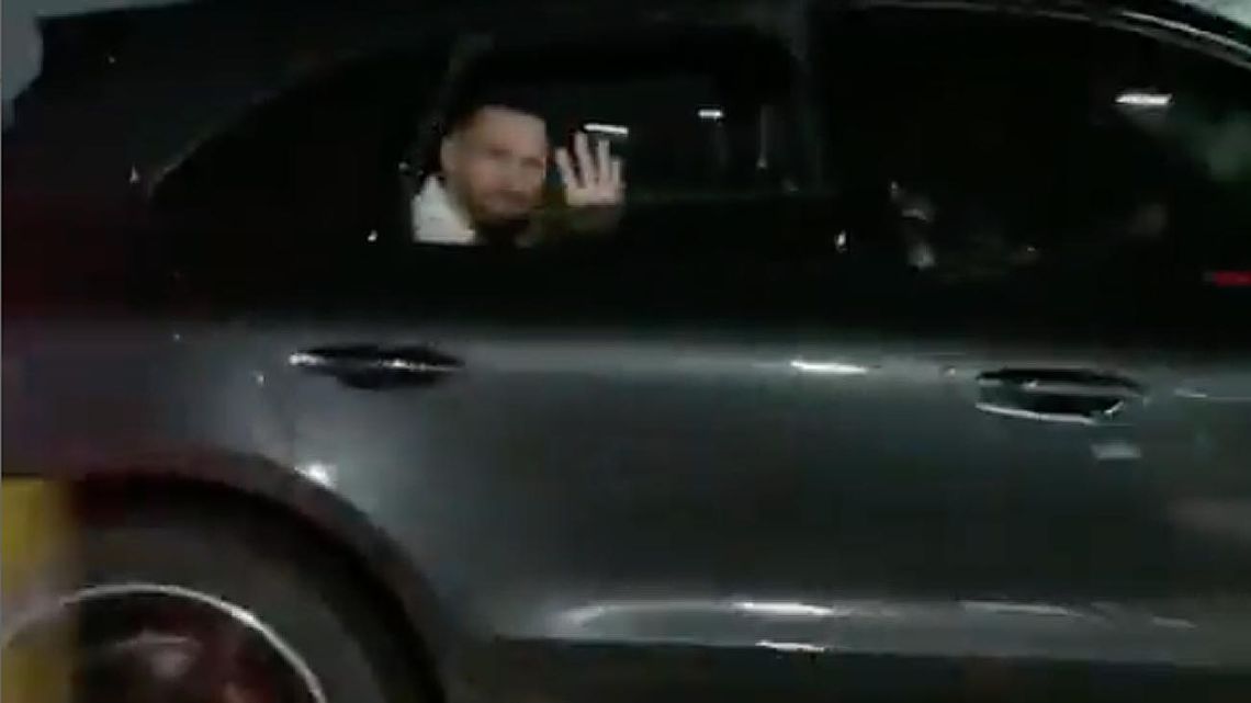 Encontraron a Lionel Messi en un peaje y el campeón los saludó desde el ...