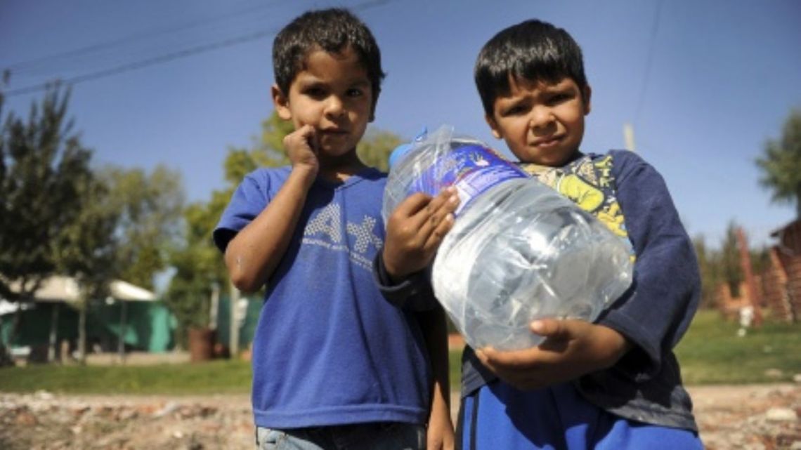Sólo el 65% de las familias argentinas tiene acceso al agua y el ...