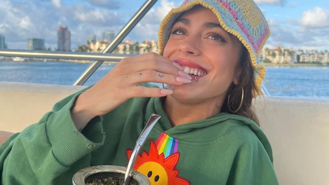 Salió a la luz que Tini Stoessel tiene un pircing en el pecho | Caras