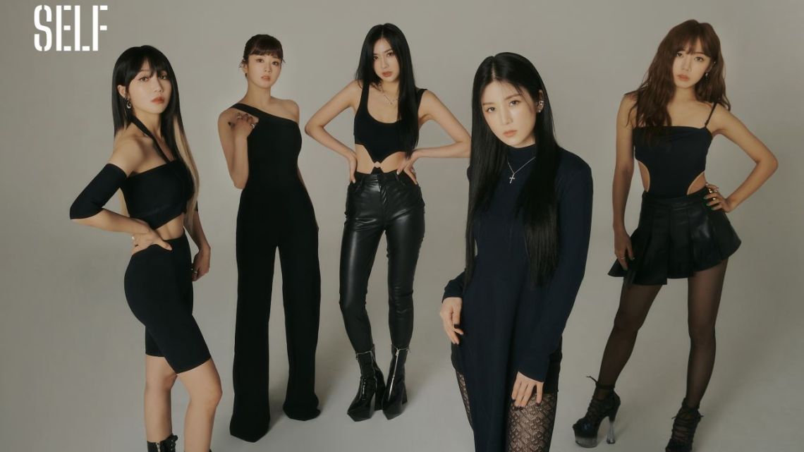 El grupo de K-pop Apink lanzó su décimo mini álbum SELF, y presentó el video de "D N D" | Exitoina