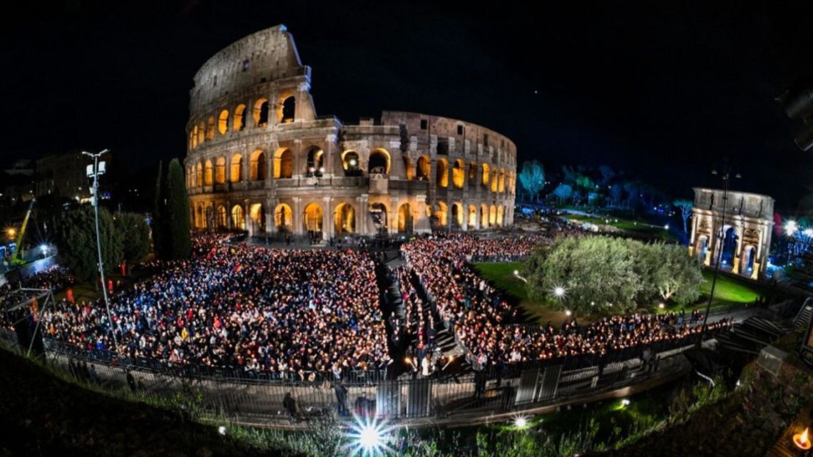 Vía Crucis sin Francisco en el Coliseo, con ejes en el dolor por la guerra y la violencia en el ...