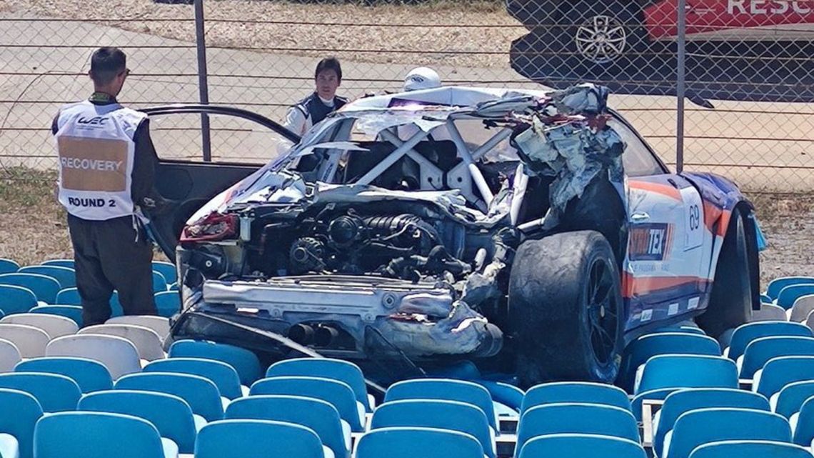 Impresionante choque en Portugal: un auto terminó en la tribuna | 442