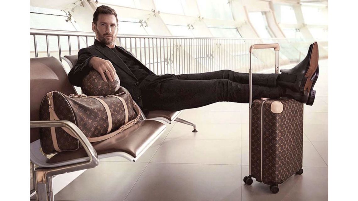 Messi se sacó la ropa deportiva y posó con un look de 10 mil euros | Perfil