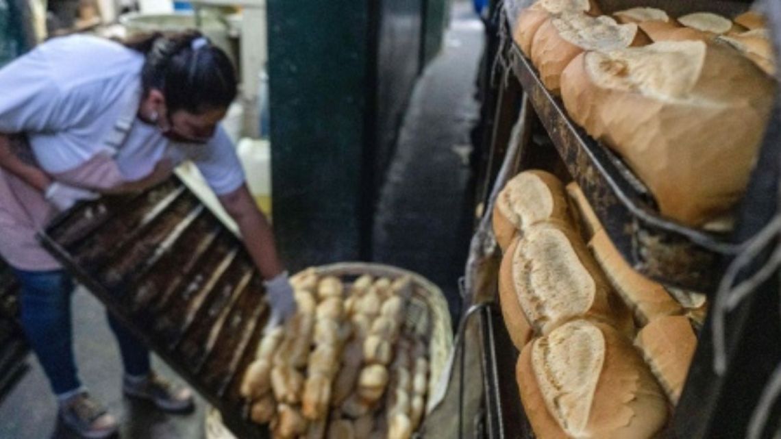 Después del 7,7 el pan aumentaría un 15% | Perfil