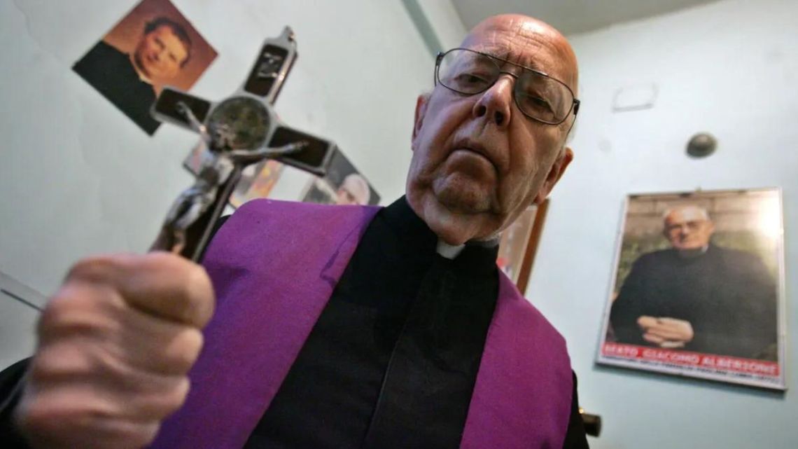 La historia real del padre Amorth, el verdadero "exorcista del Papa ...