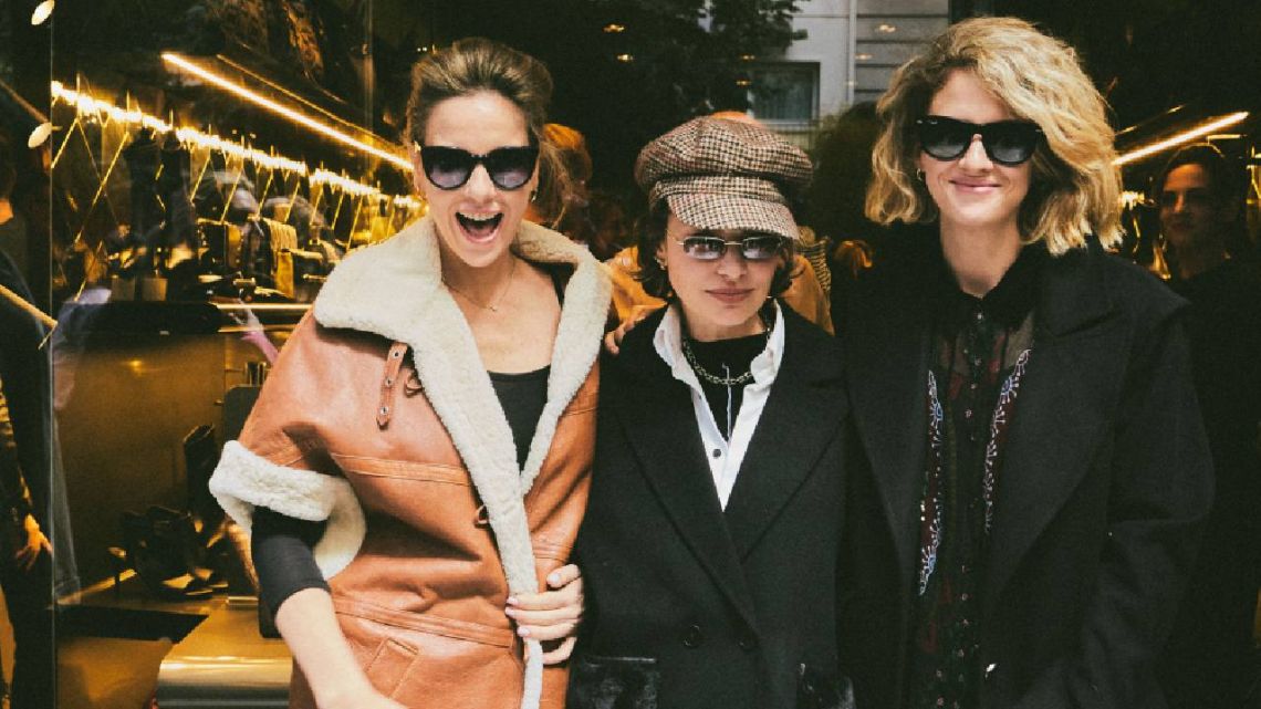 Gorras, chalecos de cuero y maxi lentes: Dolores Fonzi, Julieta ...