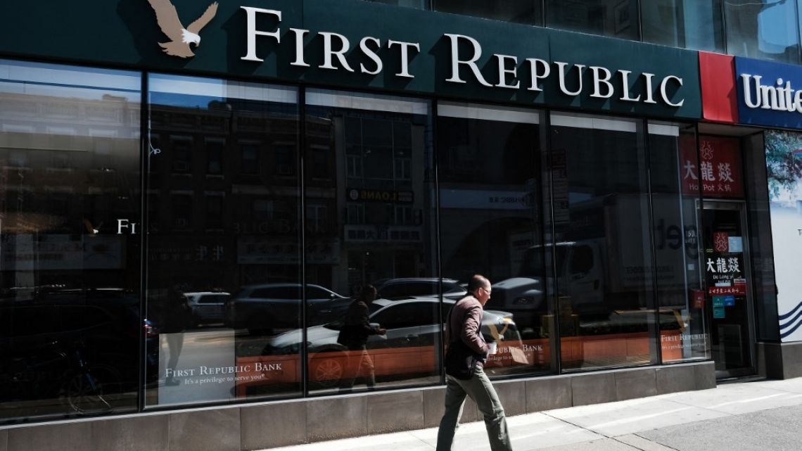 Las acciones del First Republic se hunden a un mínimo histórico | Perfil