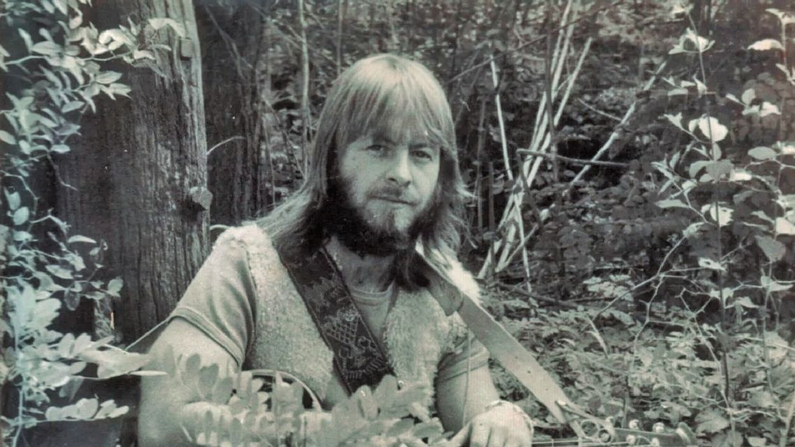 El primer León | Perfil