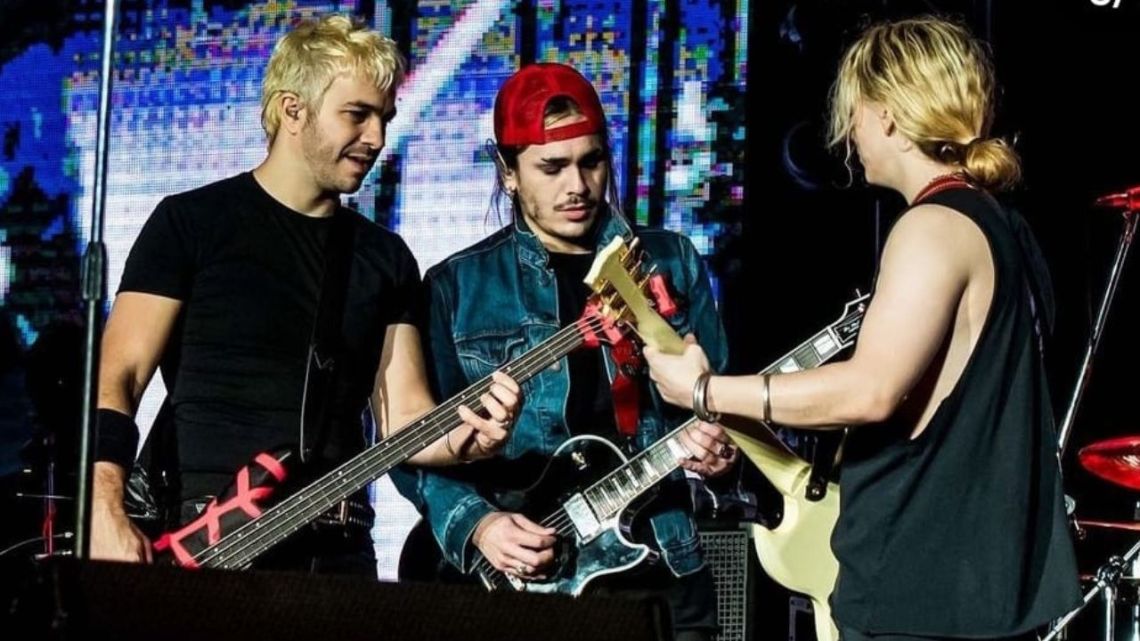 Airbag, la banda de los hermanos Sardelli debutó en el Movistar Arena: "Por mil noches, por mil ...