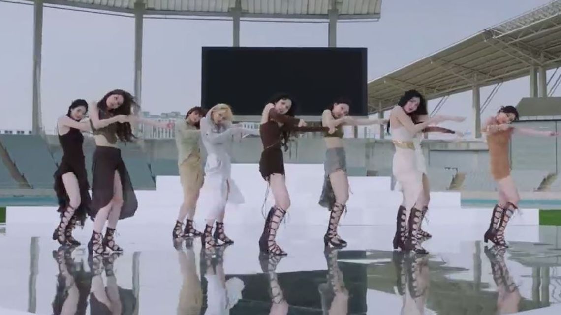 TWICE estrenó el vibrante video de Hare Hare y presentó la canción Catch a Wave | Exitoina