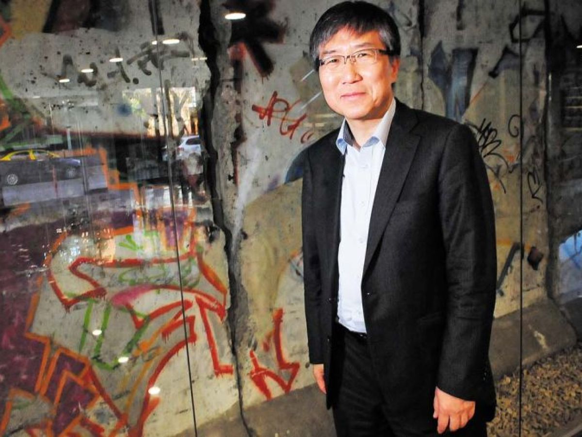 Ha-Joon Chang: "Dolarización significa que básicamente estás dejando tu ...