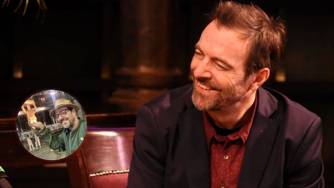 Kevin Johansen se volvió viral al fotografiarse con la estatua de ...