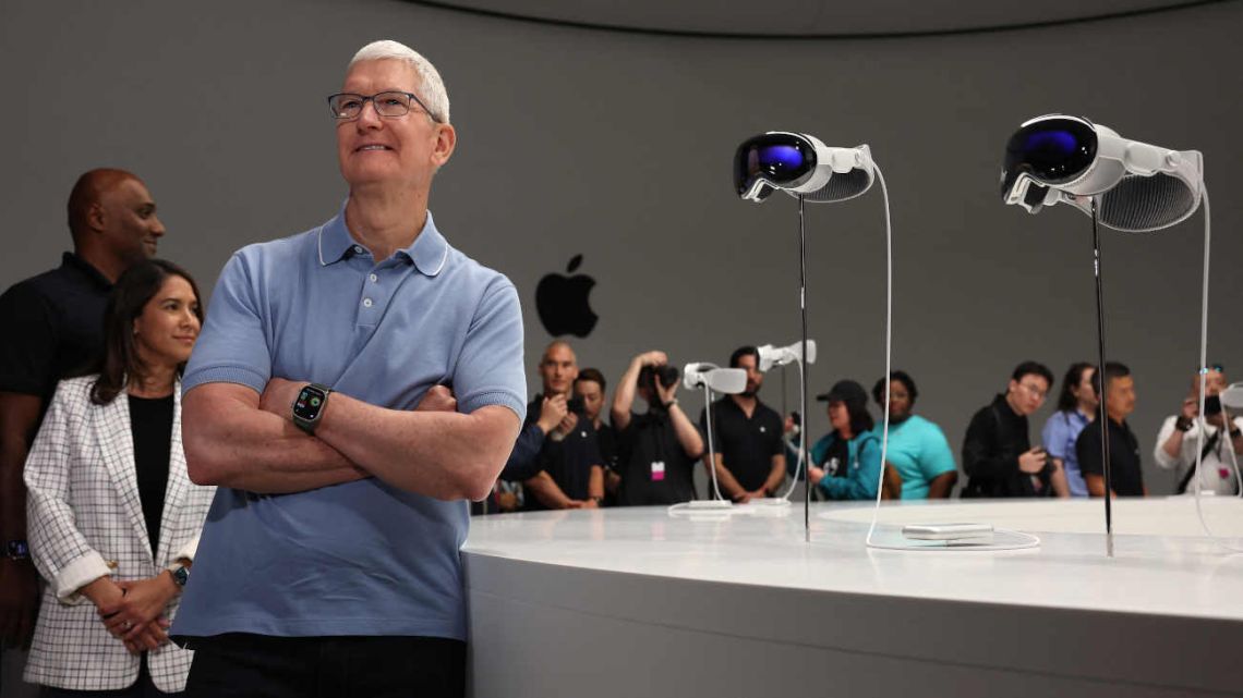 Apple introduced its Vision Pro mixed reality glasses – Archyde