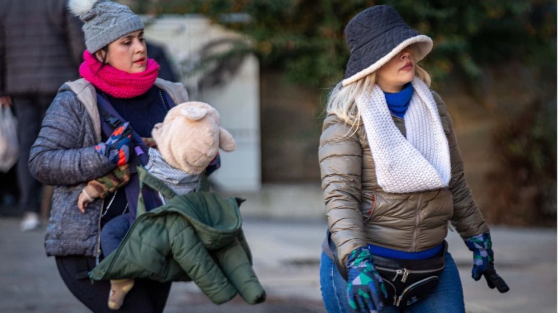 Ahora sí llegó el invierno: sudestada en Buenos Aires y frío extremo en ...