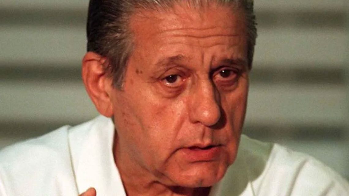 A 100 años de su nacimiento, reeditan la autobiografía de Favaloro ...