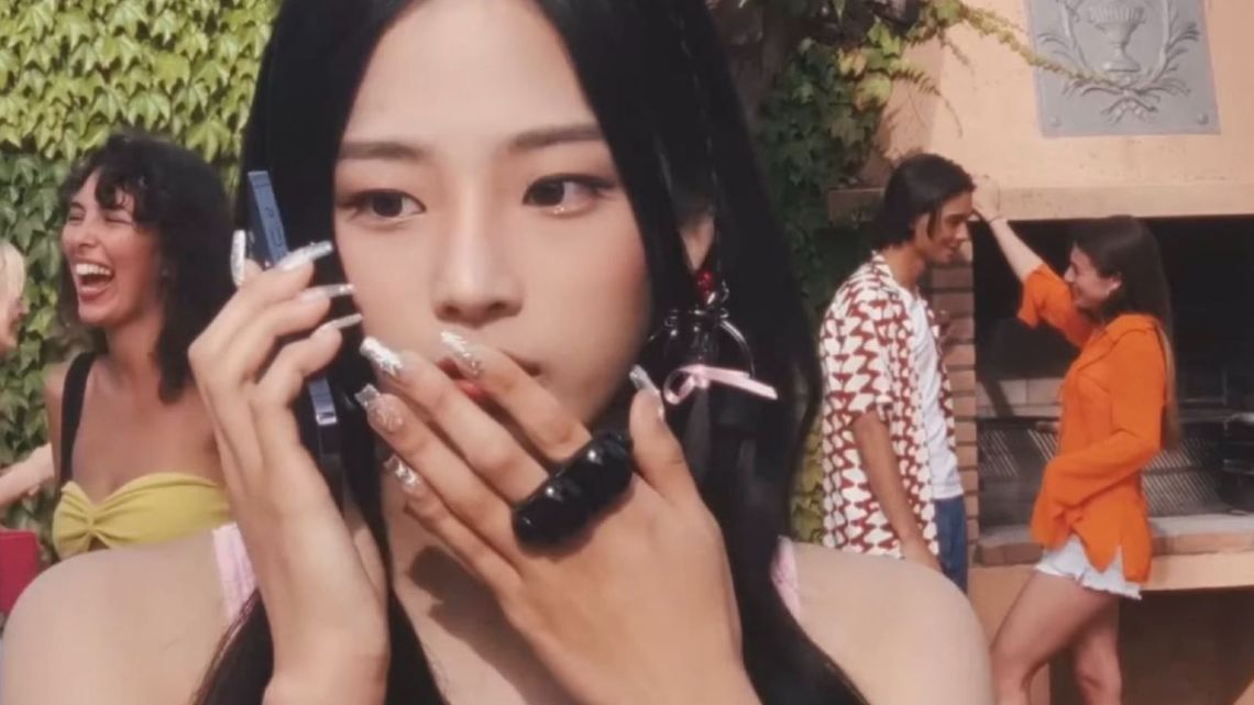 NewJeans presentó su segundo mini álbum Get Up, y estrenó el vídeo de ...