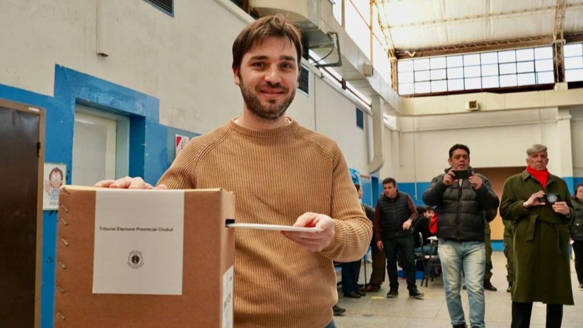 Ignacio Torres (PRO) votó en Chubut, pero el nivel de participación a ...