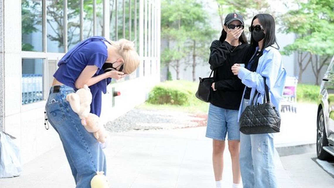 El video de Rosé de BLACKPINK en el aeropuerto de Corea del Sur que se ...