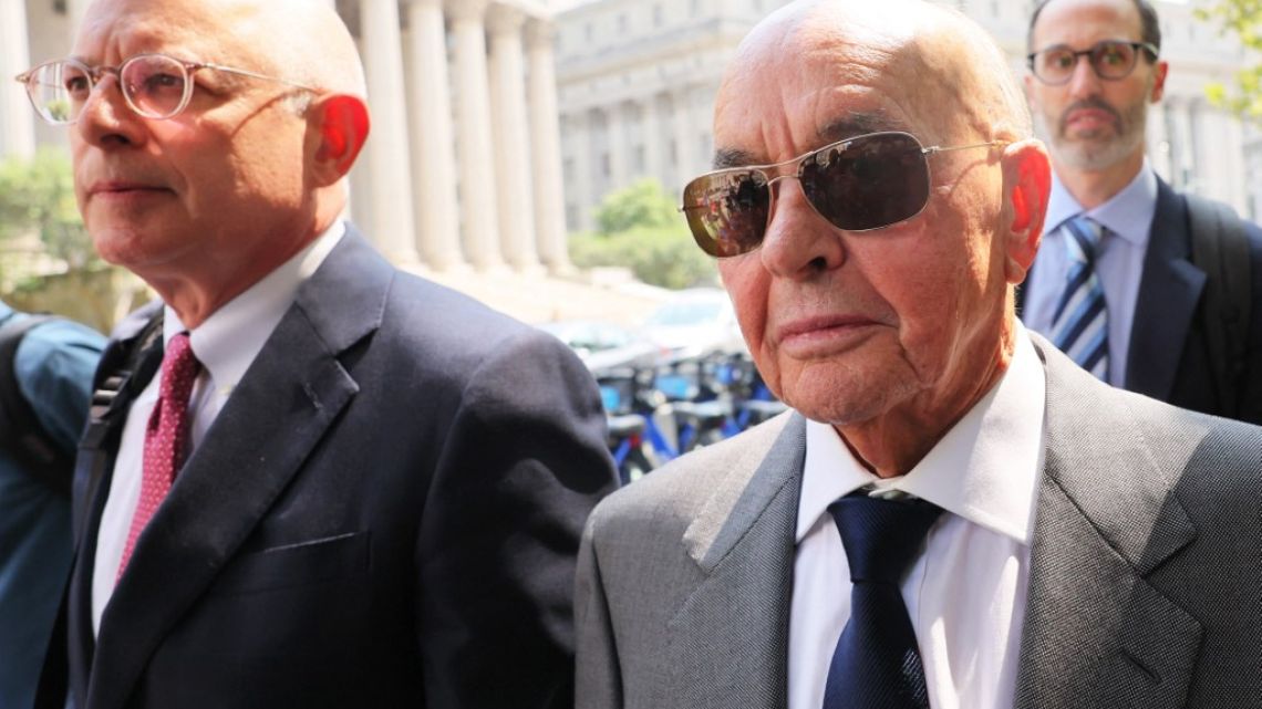 Lago Escondido: la Justicia de Río Negro falló a favor de Joe Lewis y ...