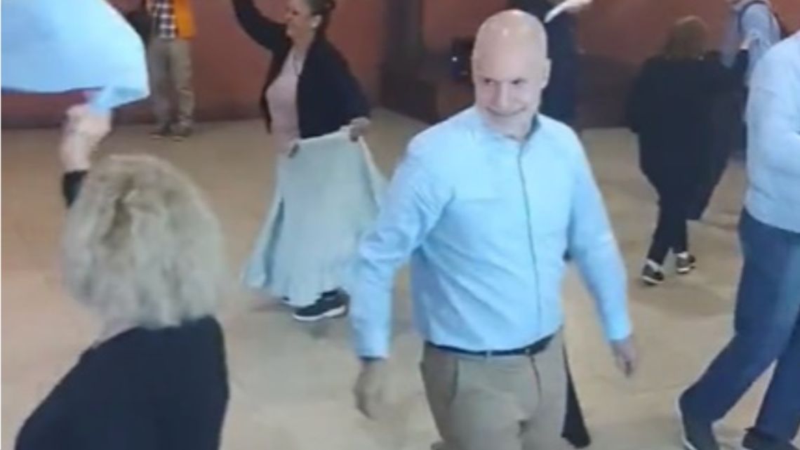 En campaña: Rodríguez Larreta bailó folklore en un centro de jubilados ...