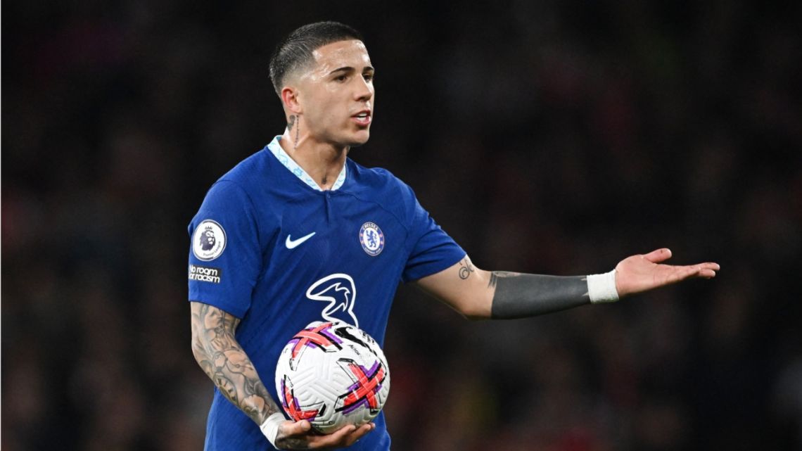 Enzo Fernández deja la camiseta número cinco para usar un dorsal ...