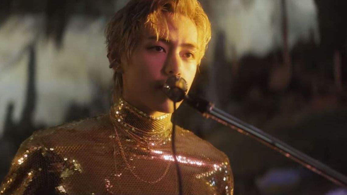 V de BTS lanzó la serenata "Love Me Again" junto a su video e Internet ...