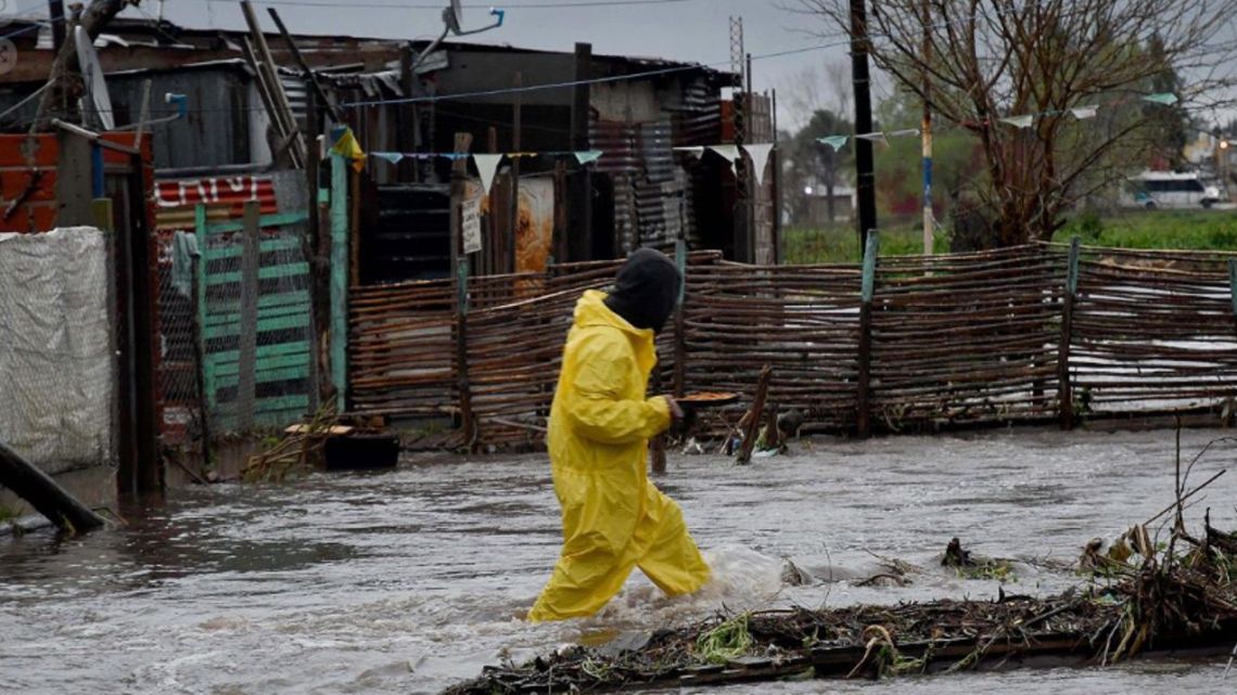Temporal en el territorio bonaerense: inundaciones, destrozos y récord de lluvias | Perfil