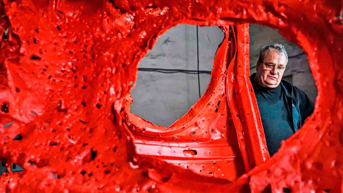 Mikhail Reva, el escultor ucraniano que hace obras con lo que la guerra ...