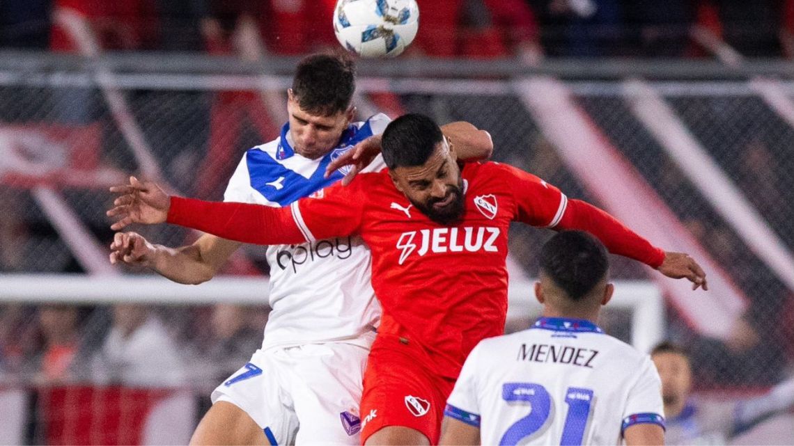 En el debut de Tevez como DT, Independiente venció a Vélez de manera ...