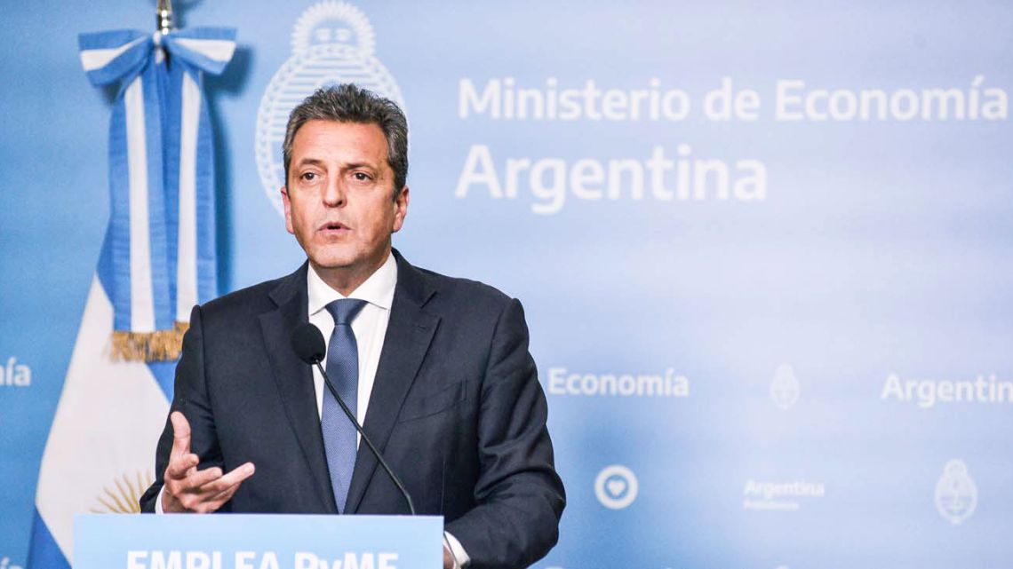 Massa activa la discusión para eximir de Ganancias a los asalariados ...