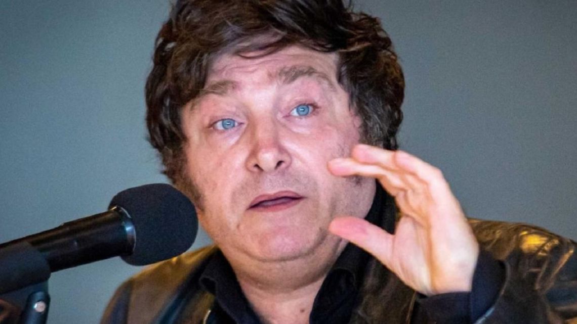 Adrián Ravier: “Creer que el peso se puede imponer por sobre el dólar ...